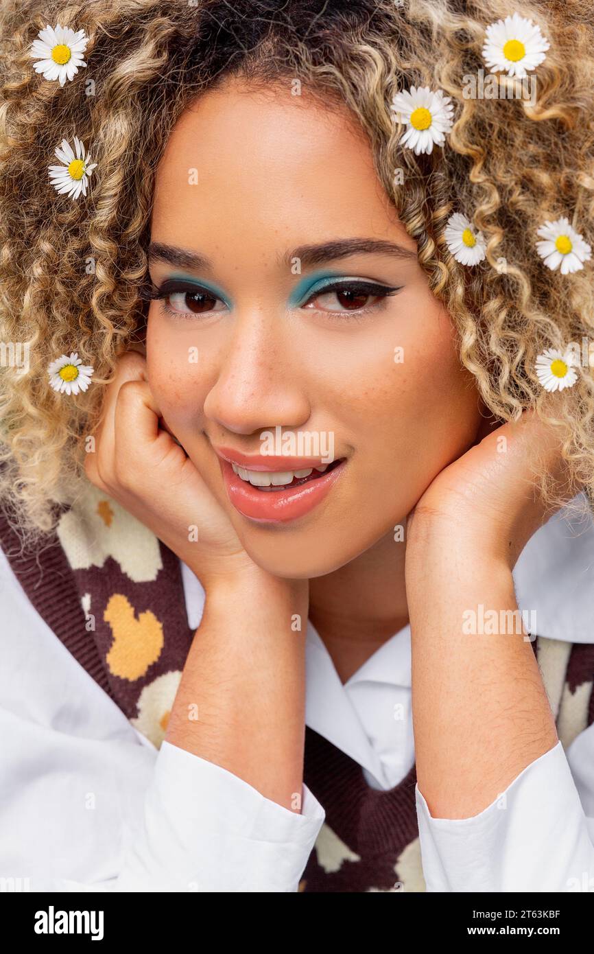 African woman sitting leaning forward hi-res stock photography and ...