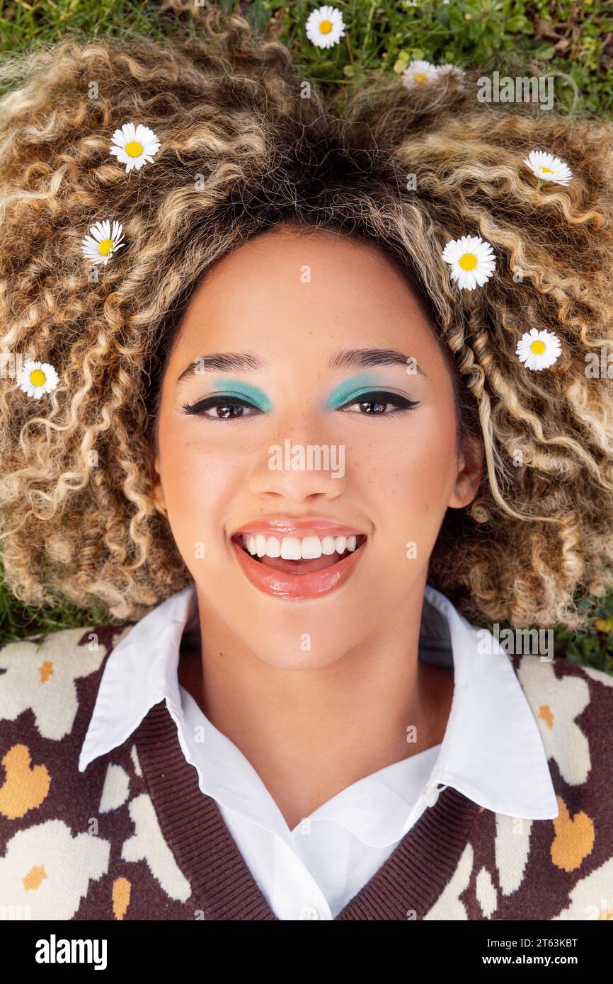 Curly daisies hi-res stock photography and images - Alamy