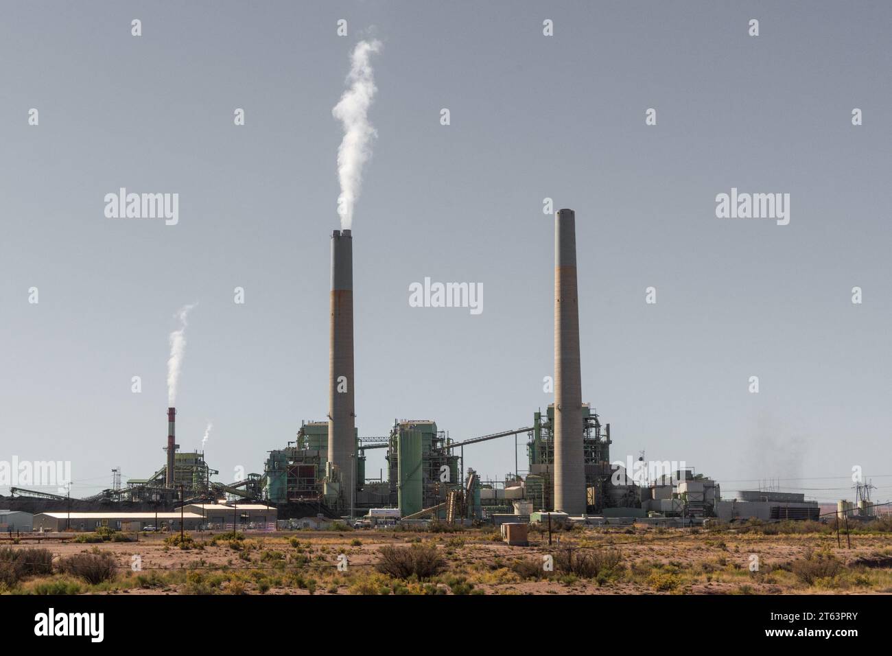 Smokestack emitting greenhouse gases Stock Photo - Alamy