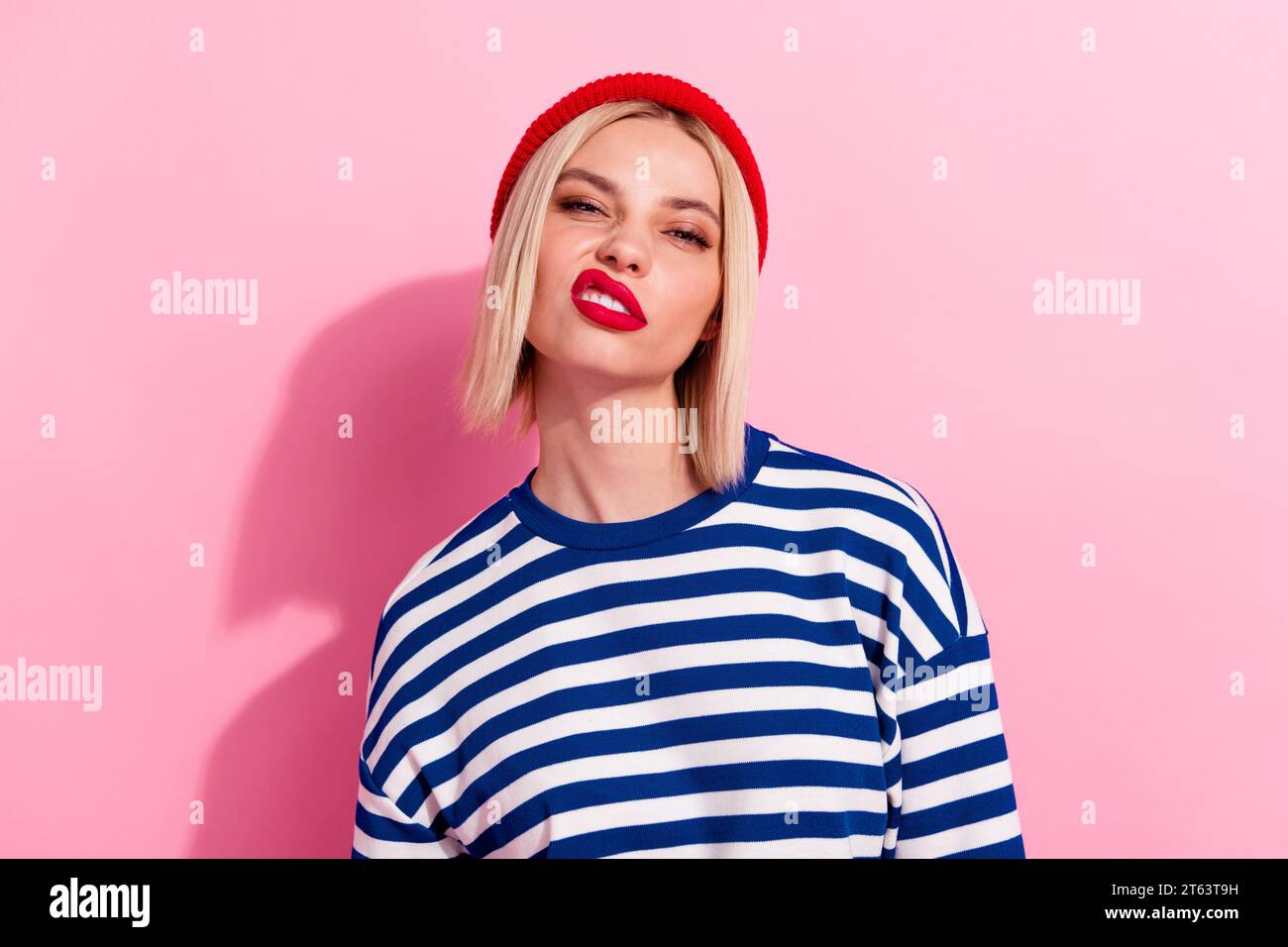 Photo portrait of cool young girlfriend hipster smile strict model ...