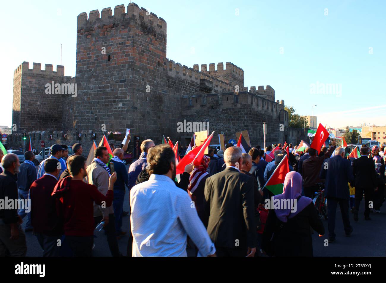 Turkish Muslims protesting Israel's attacks on Palestine and Gaza Stock ...