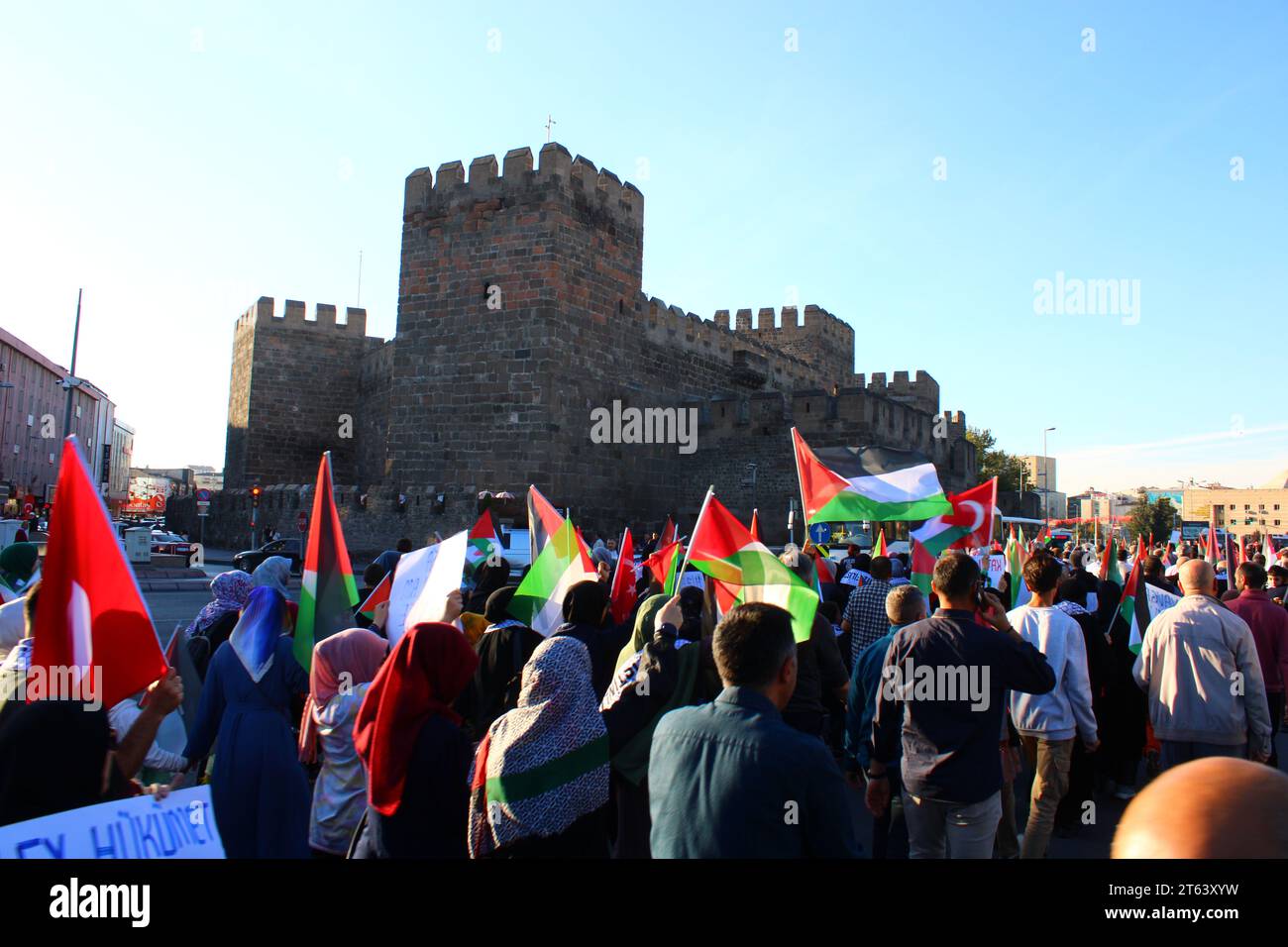 Turkish Muslims protesting Israel's attacks on Palestine and Gaza Stock ...