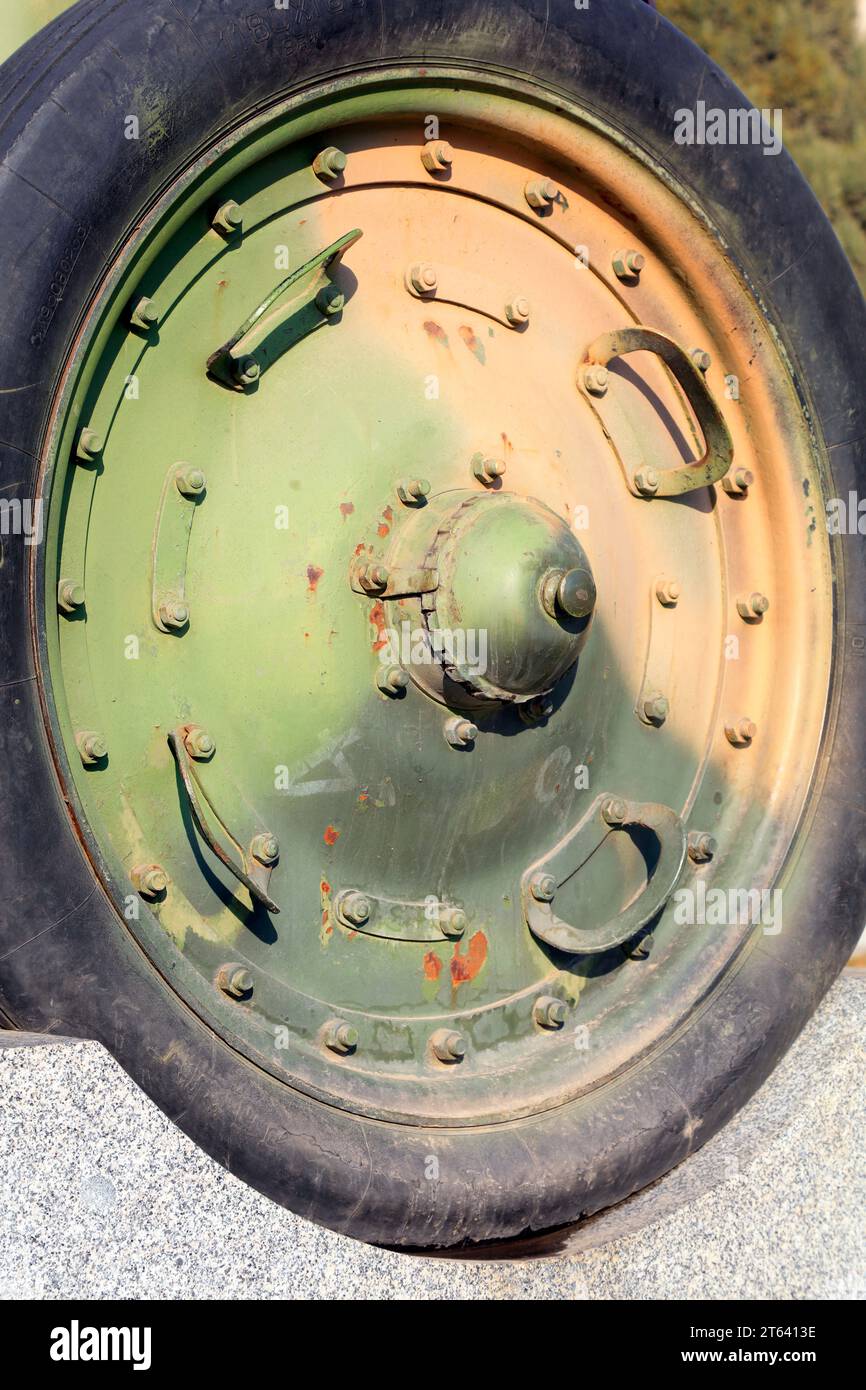 Metal wheel hub Stock Photo - Alamy