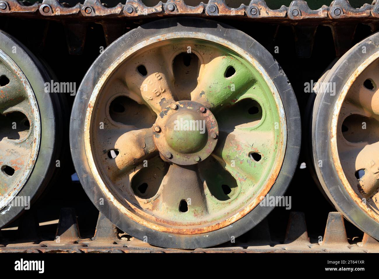 Wheels battle tanks hi-res stock photography and images - Alamy