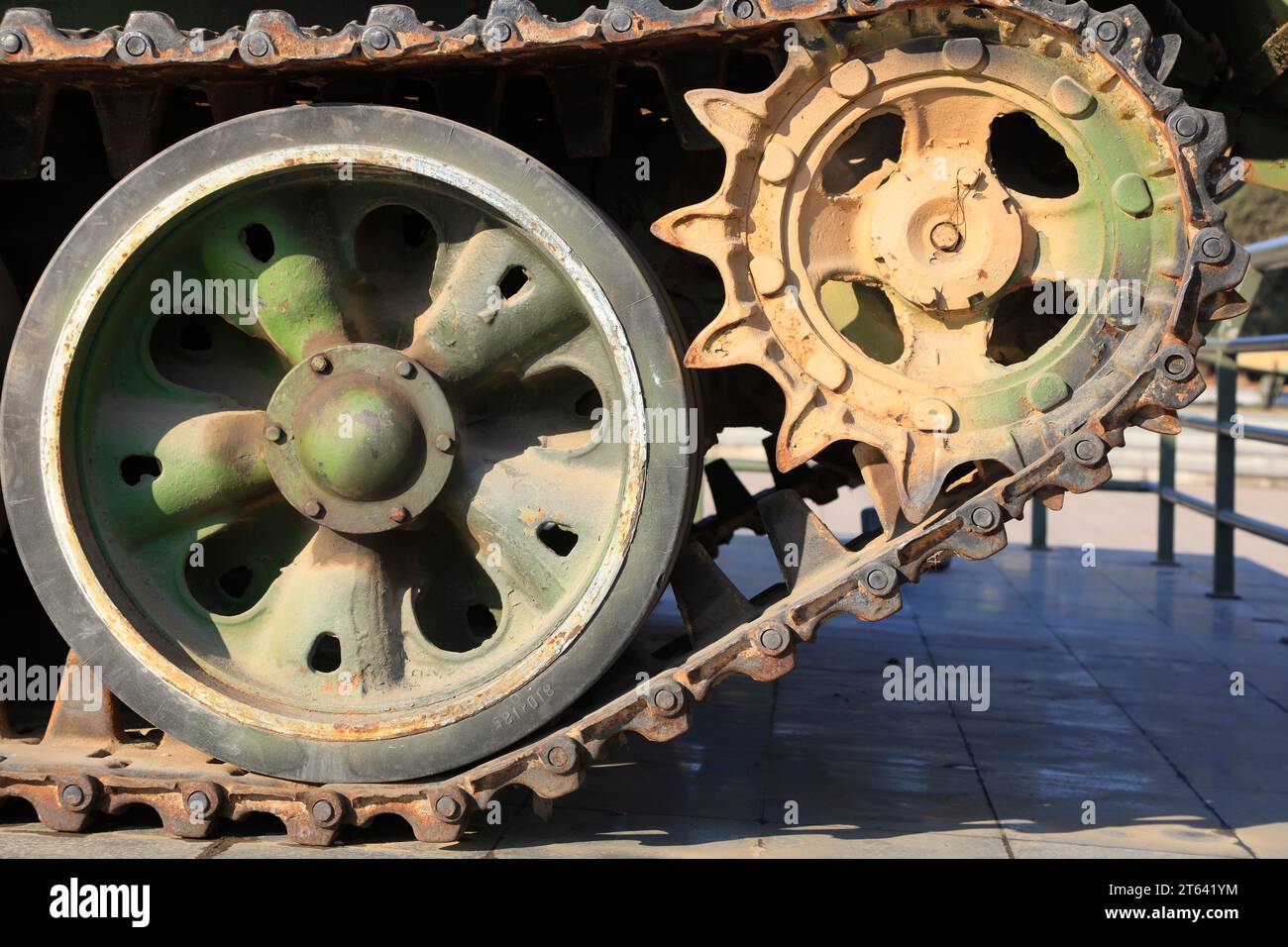Wheels battle tanks hi-res stock photography and images - Alamy