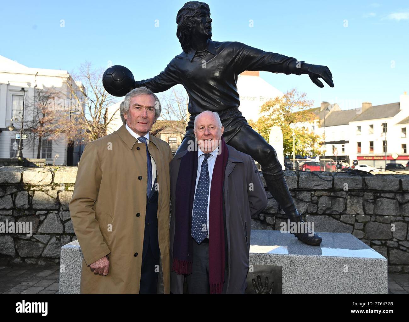 Former Tottenham and Northern Ireland goalkeeper Pat Jennings (left ...