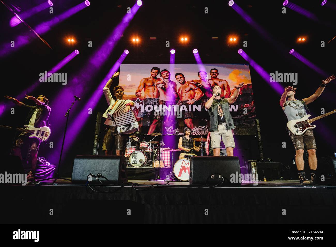 Boyband aus den alpen hi-res stock photography and images - Alamy