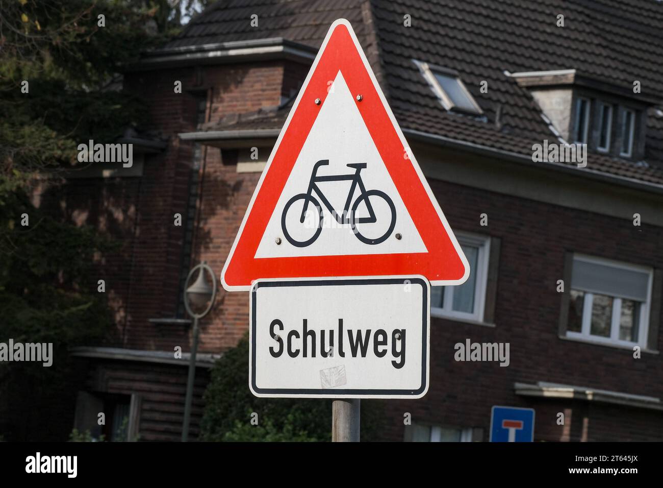 Düsseldorf 08.11.2023 Verkehrszeichen Verkehrsschild Fahrradweg Radweg ...