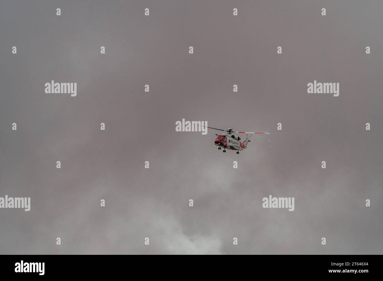 Flying rescue teams hi-res stock photography and images - Alamy