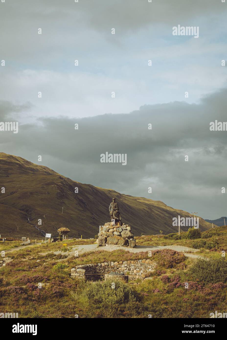 Mackenzie collie statue Scotland Stock Photo - Alamy