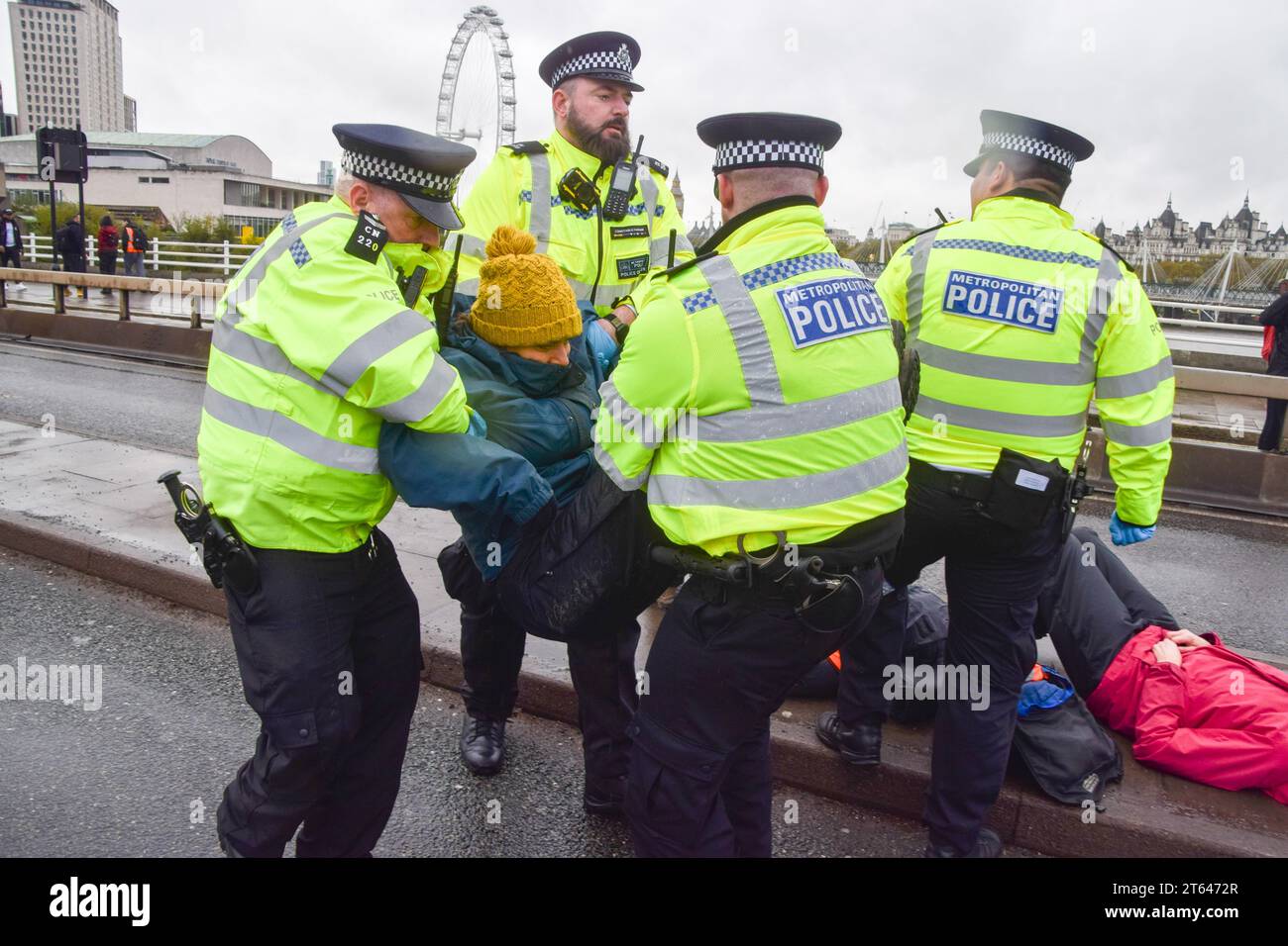 London, England, UK. 8th Nov, 2023. Police officers arrest dozens of ...