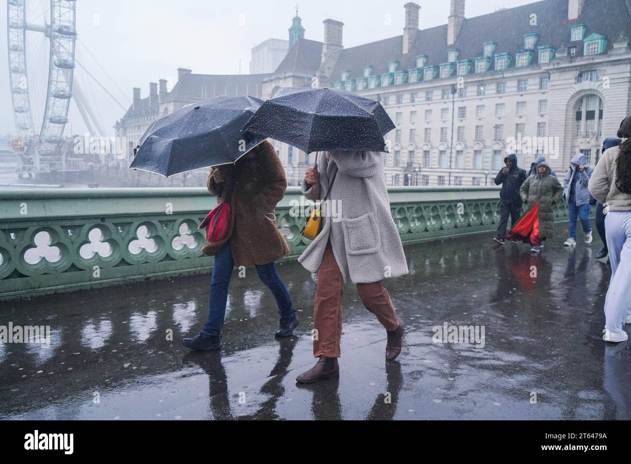 London, UK. 8 November 2023. Pedestrians on Westminster Bridge are ...