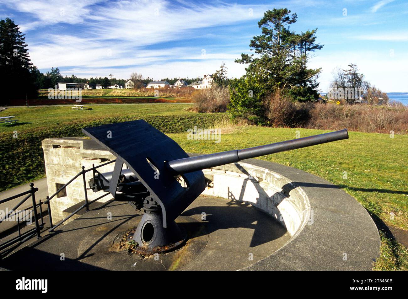 Battery Thomas Wansboro gun, Fort Flagler State Park, Washington Stock ...