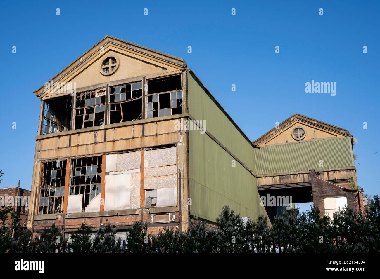 Derelict industrial building sheffield hi-res stock photography and ...