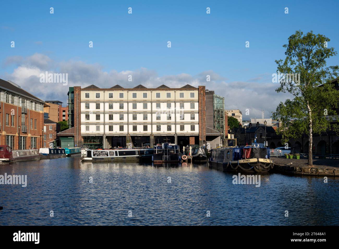 Straddle Warehouse, Victoria Quays, Sheffield Stock Photo - Alamy