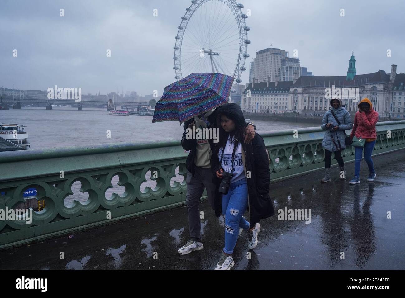 London, UK. 8 November 2023. Pedestrians on Westminster Bridge awearing ...