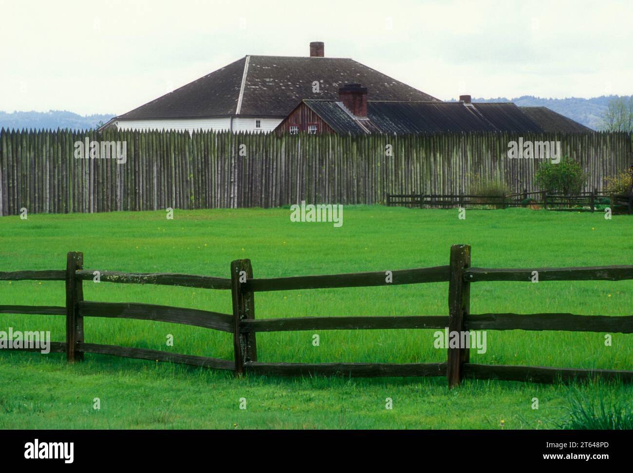 Fort Vancouver with fence, Fort Vancouver National Historic Site ...
