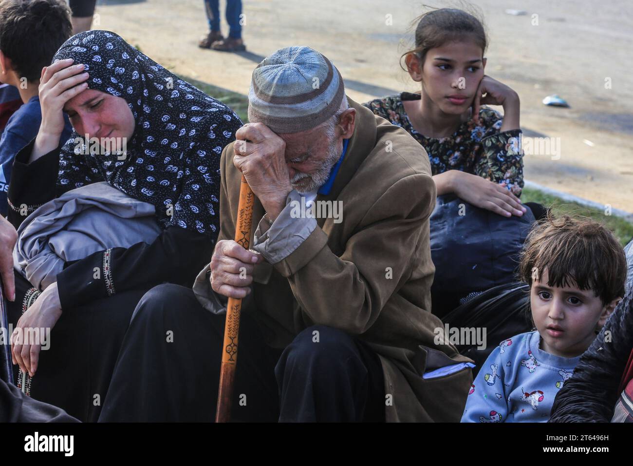 Bureij, Palestinian Territories. 08th Nov, 2023. Palestinians fleeing ...