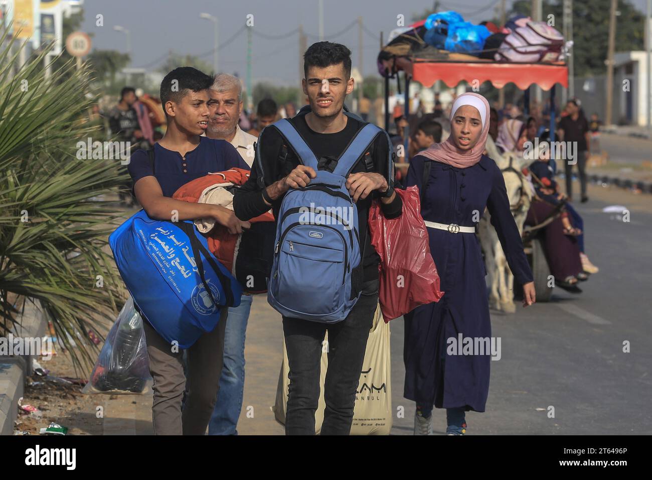 Bureij, Palestinian Territories. 08th Nov, 2023. Palestinians fleeing ...