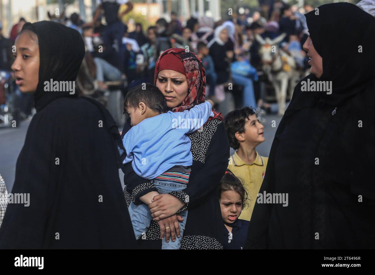 Bureij, Palestinian Territories. 08th Nov, 2023. Palestinians fleeing ...