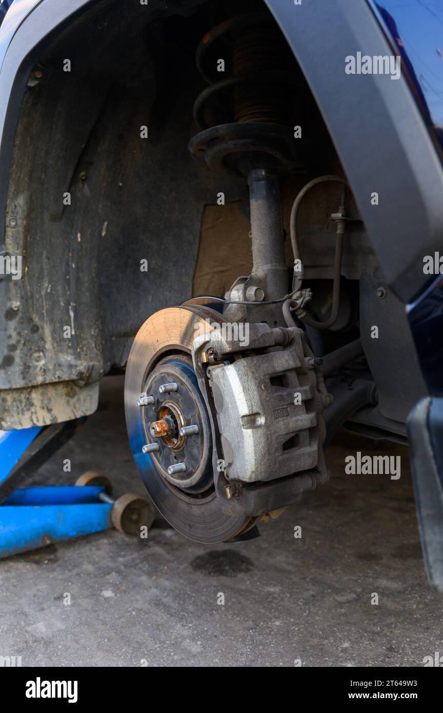 Car tire change using hi-res stock photography and images - Alamy