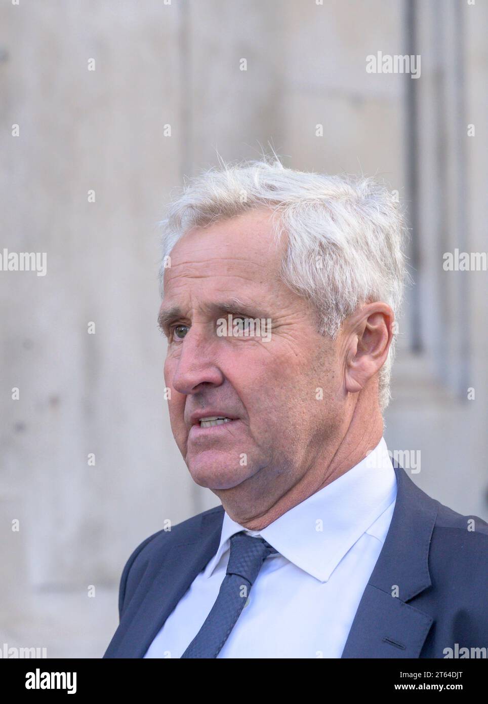 Mark austin tv hi-res stock photography and images - Alamy