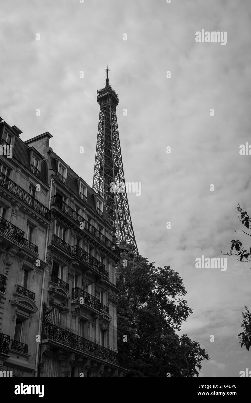 Eiffel tower romantic landmark Black and White Stock Photos & Images - Alamy