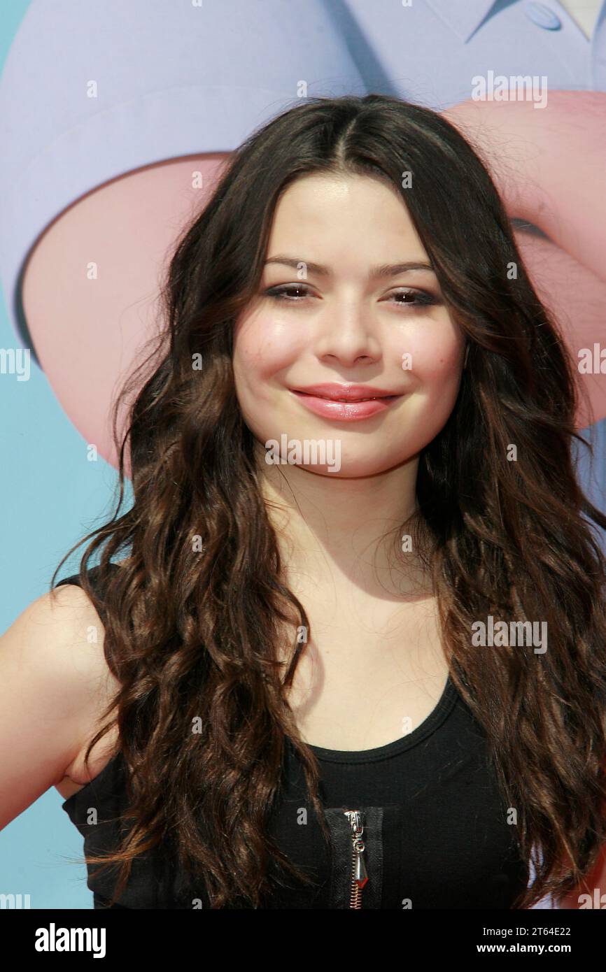 Miranda Cosgrove at the Premiere of Columbia Pictures and Sony Pictures ...