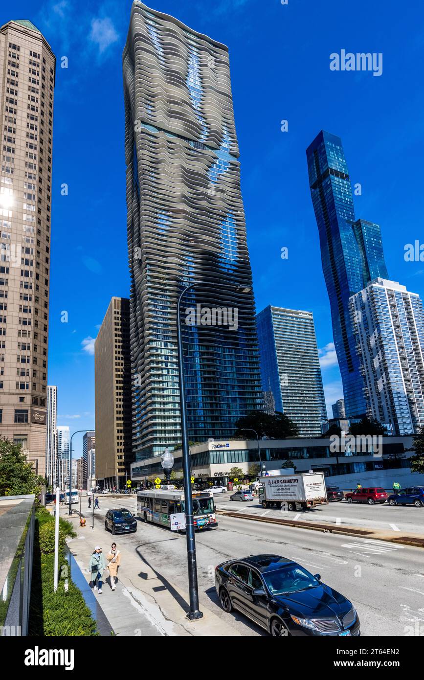 Radisson Blu Aqua Hotel und Wanda Vista Tower. The St. Regis Chicago ...