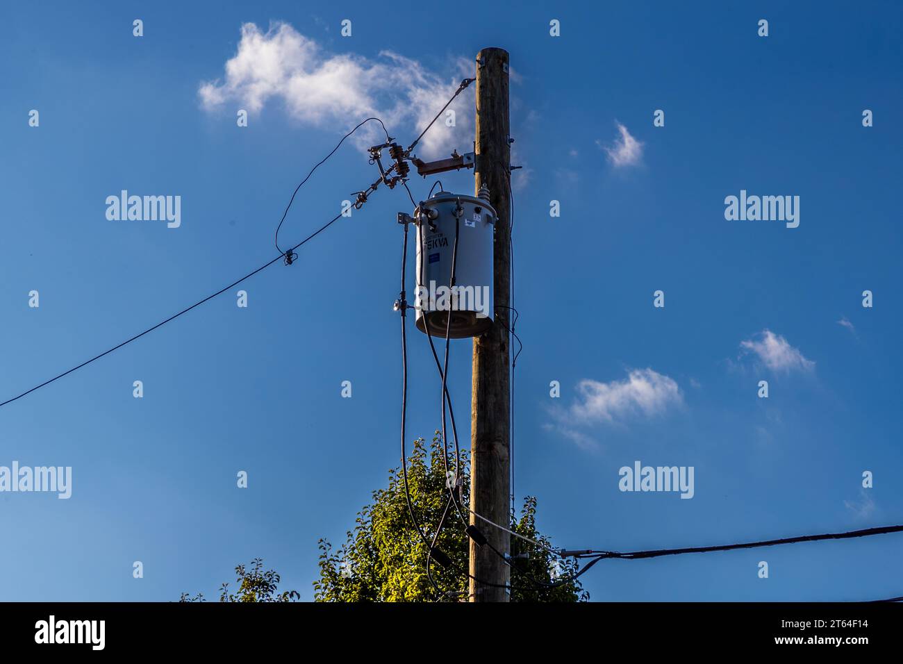 Above-ground power line in Chicago, United States Stock Photo - Alamy