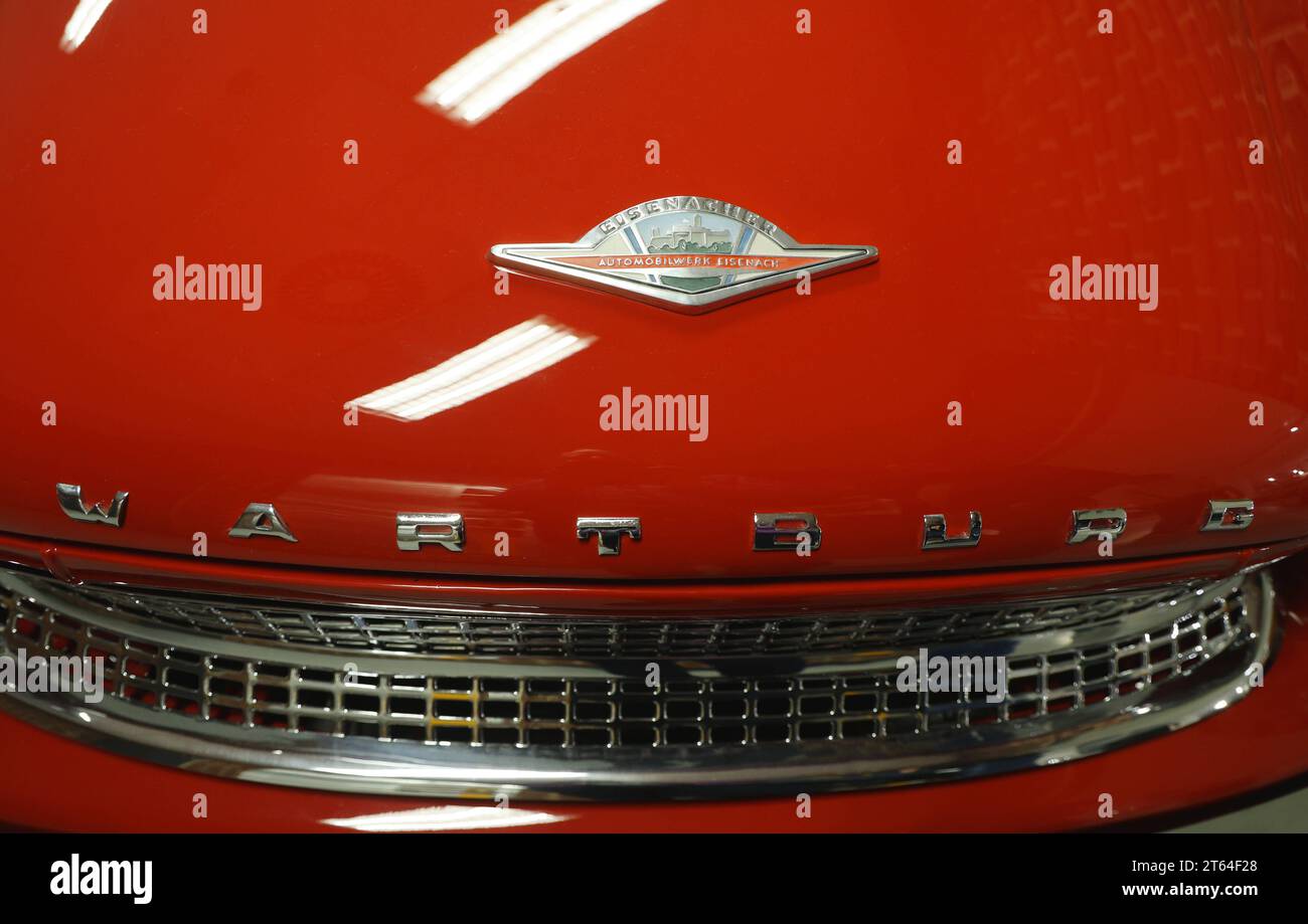 Suhl 30.10.2023, Suhl, Fahrzeugmuseum - Schriftzug Wartburg an der ...