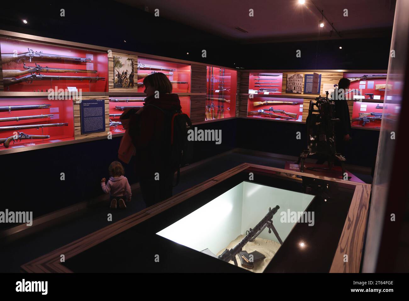 Suhl 30.10.2023, Suhl, Waffenmuseum - unterschiedlichste Waffen werden ...