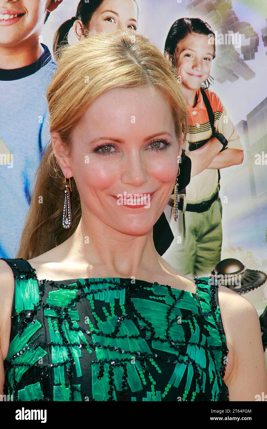 Leslie Mann at the Premiere of Warner Brothers Pictures' "Shorts ...