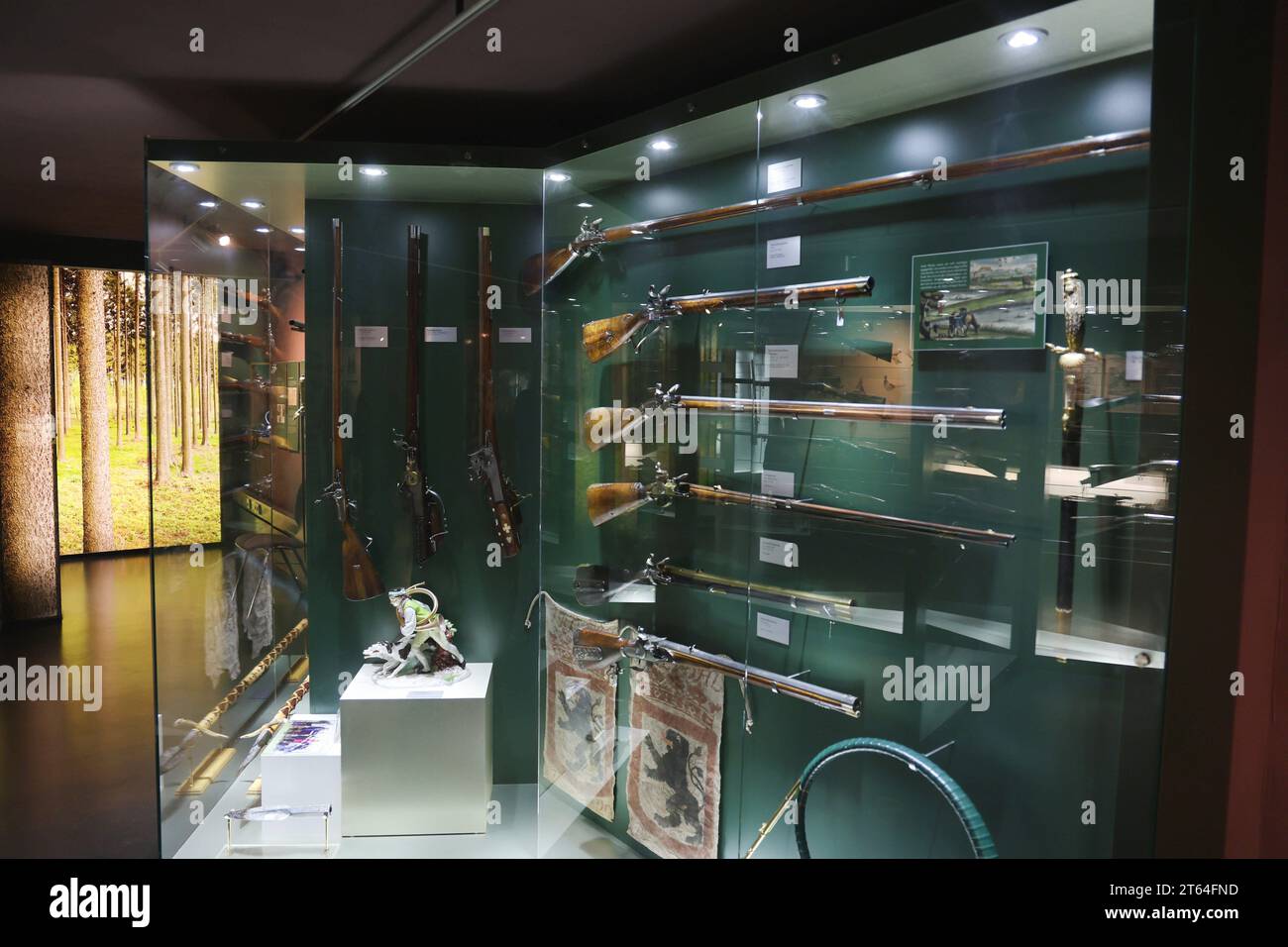 Suhl 30.10.2023, Suhl, Waffenmuseum - unterschiedlichste Waffen werden ...