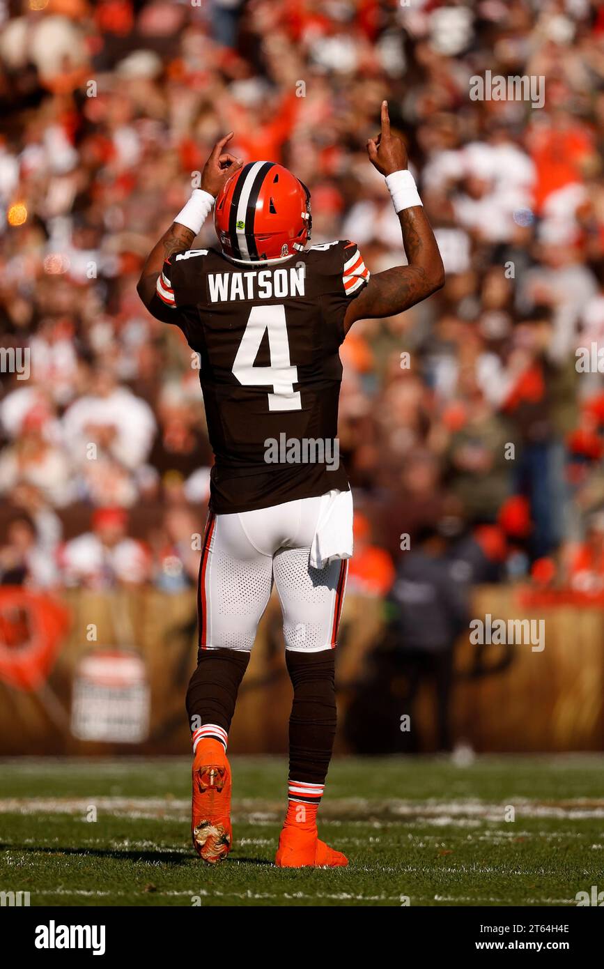 Cleveland Browns quarterback Deshaun Watson (4) reacts after throwing ...