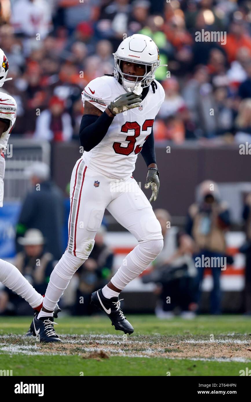 Arizona Cardinals cornerback Antonio Hamilton Sr. (33) lines up for a ...