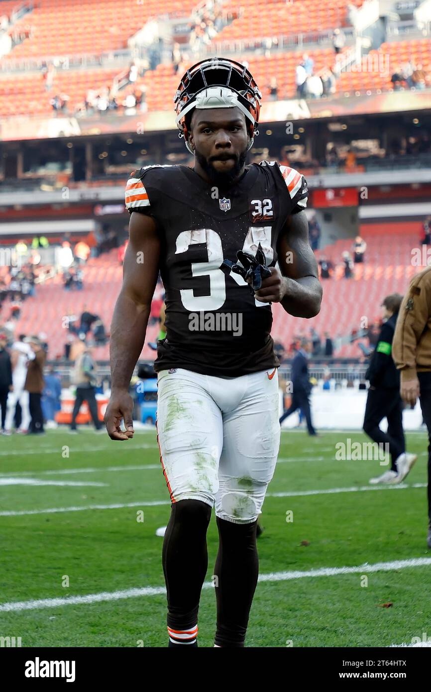 Cleveland Browns running back Jerome Ford (34) walks off of the field ...