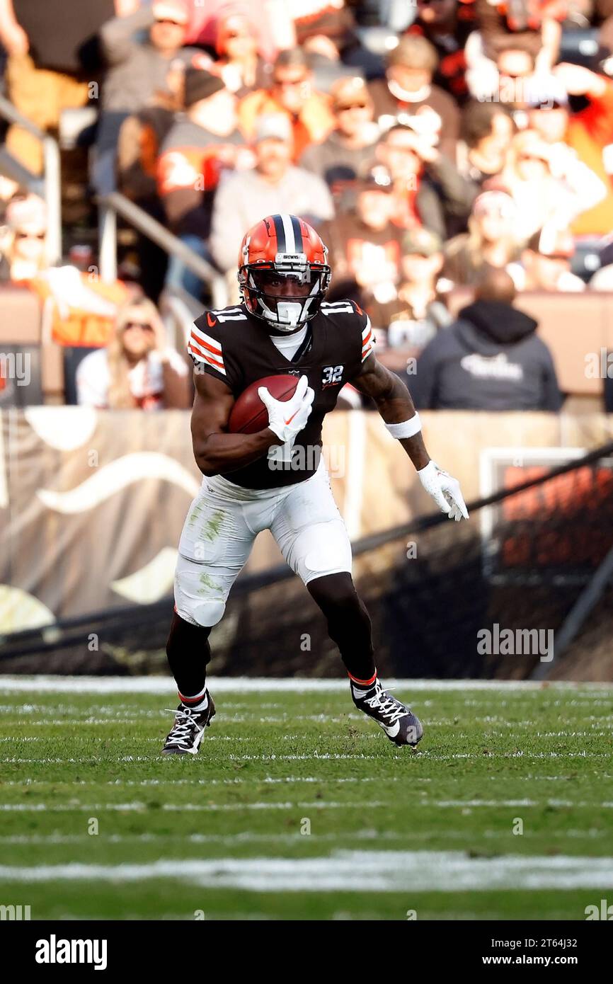 Cleveland Browns wide receiver James Proche (11) returns a kick during ...