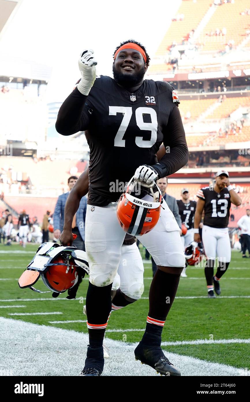 Cleveland Browns offensive tackle Dawand Jones (79) walks off of the ...