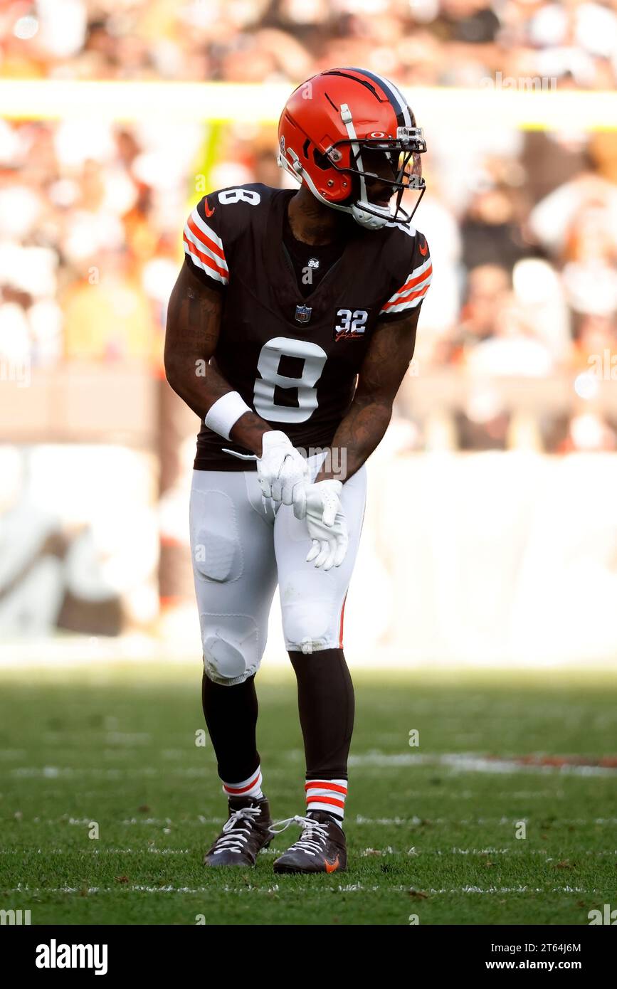 Cleveland Browns wide receiver Elijah Moore (8) lines up for a play ...