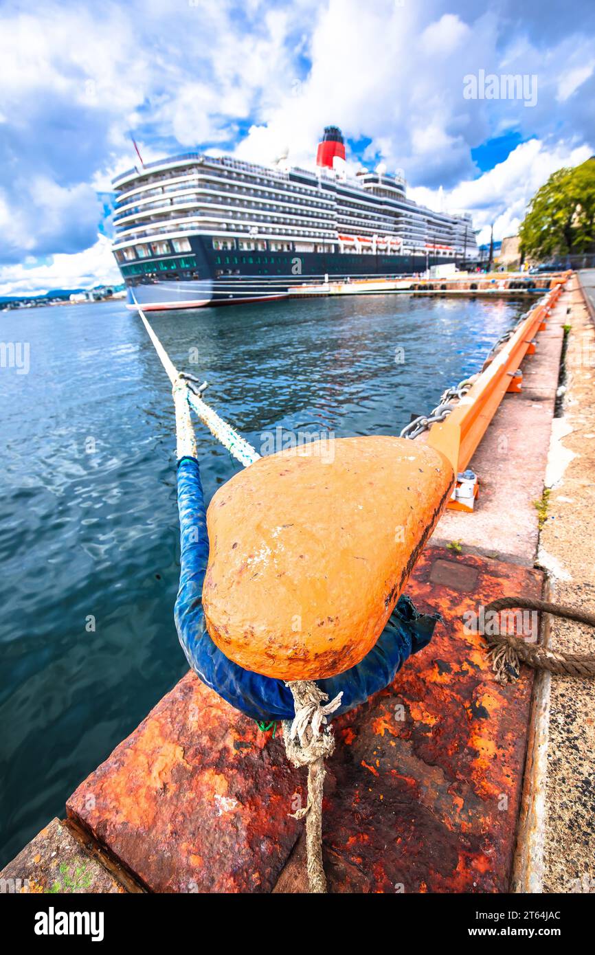 Cruise ship norway dock hi-res stock photography and images - Alamy