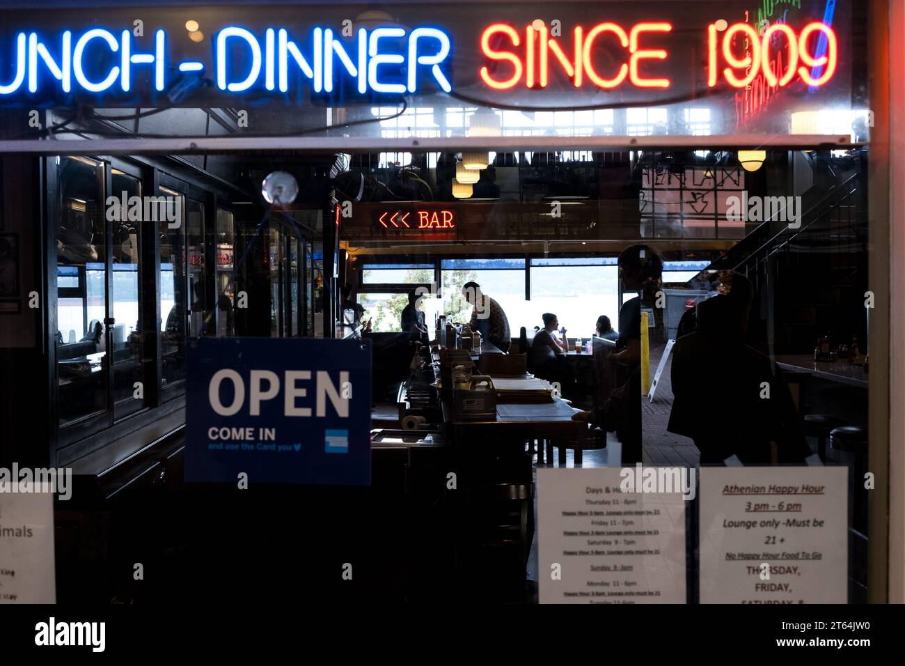 Seattle, USA. 9 Oct, 2023. The iconic Athenian Dinner at the famous ...