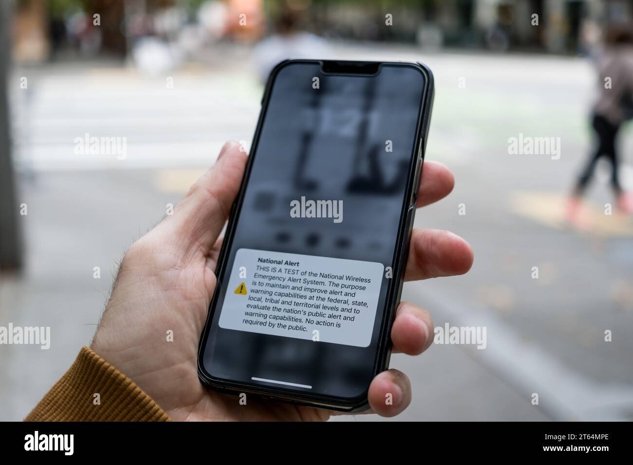 Emergency alert cell phone us hi-res stock photography and images - Alamy