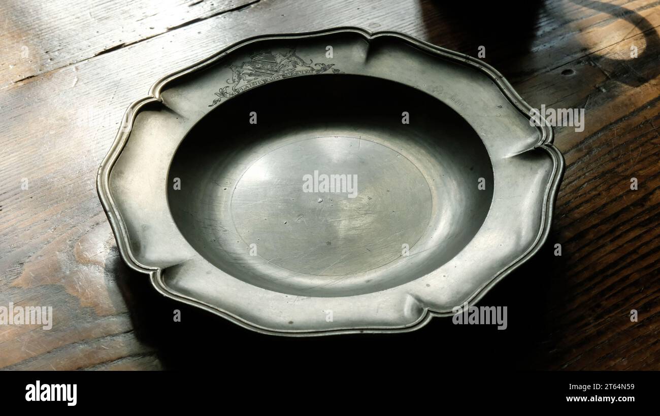 Pewter pewter dish hi-res stock photography and images - Alamy