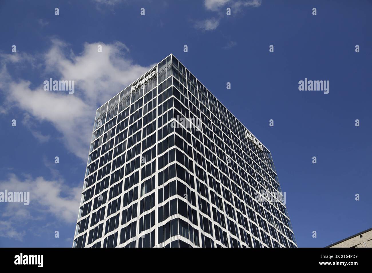 Kpmg burogebaude hi-res stock photography and images - Alamy