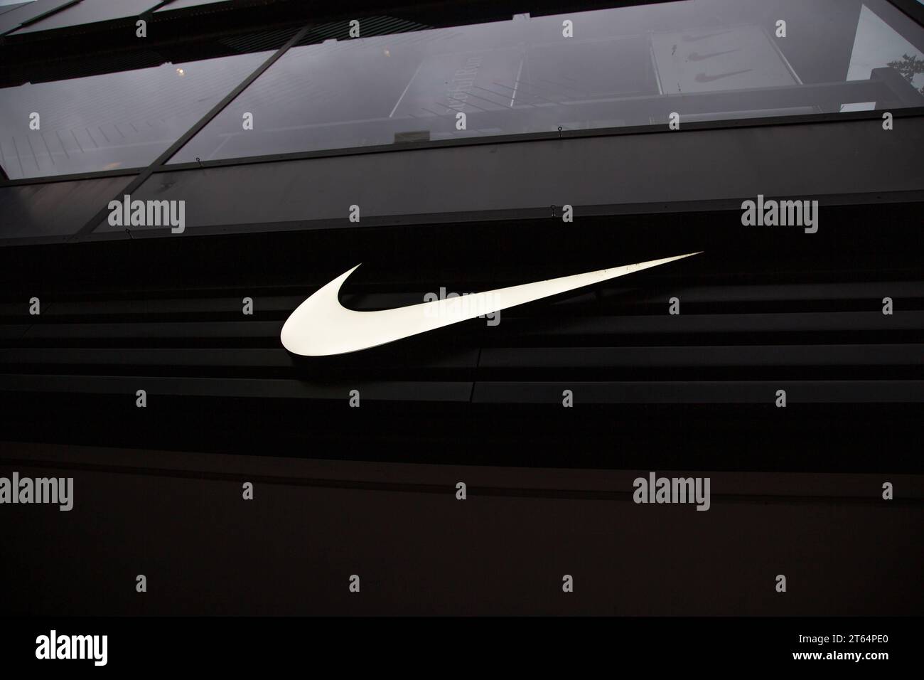Nike Logo am Store in Berlin *** Nike logo on the store in Berlin ...