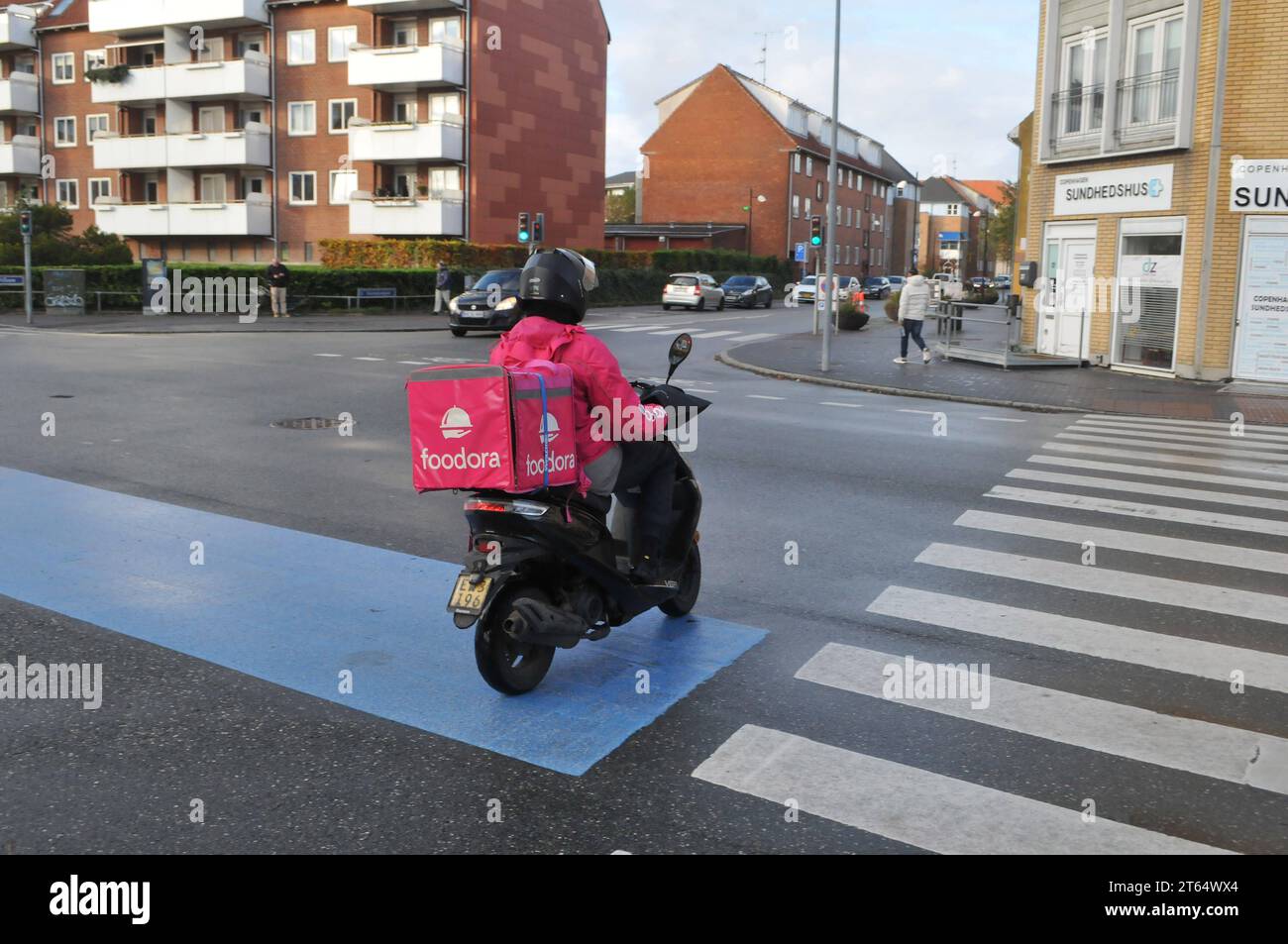 Foodora delivery male hi-res stock photography and images - Alamy