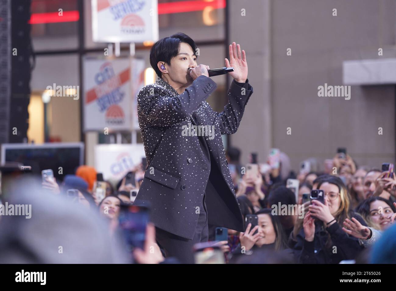New York, USA. 08th Nov, 2023. BTS member Jung Kook wows fans with a ...