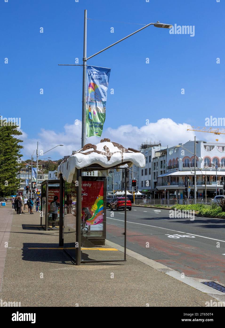 Pineapple shaped bus stop in Bondi, Sydney, NSW, Australia Stock Photo ...