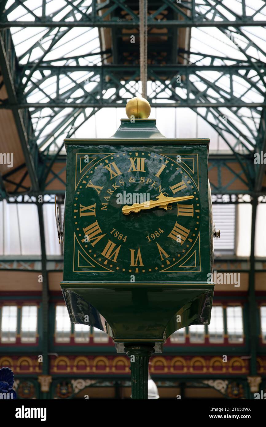 Market hall leeds hi-res stock photography and images - Alamy